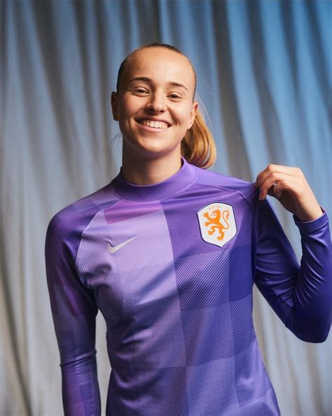 Daphne Van Domselaar Rgirlssoccer