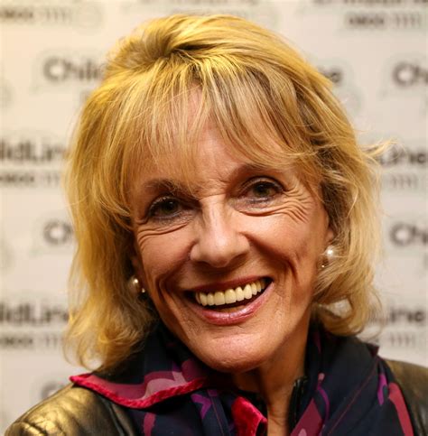 Esther Rantzen Kharaarrondeep
