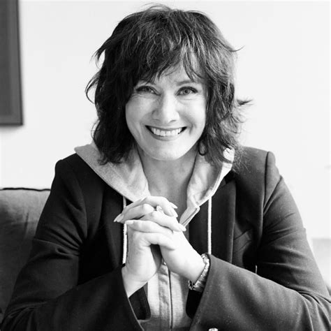 Social Hub Lyn Smith Gregory