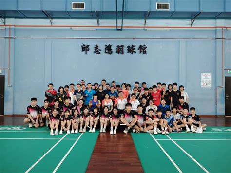 銮中 銮中 Added A New Photo