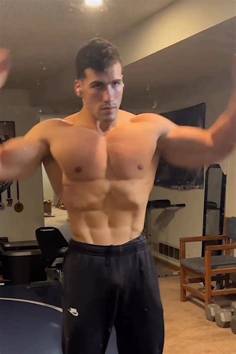 Bodybuilder Bulge 13