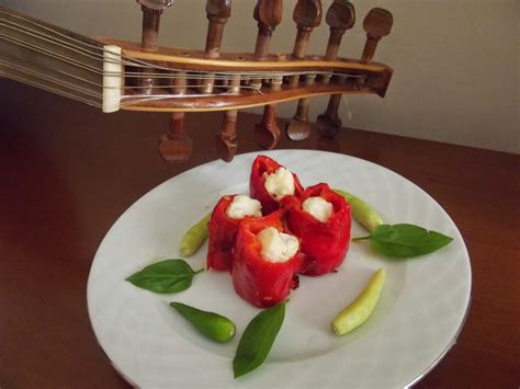 Girit Mezeleri Közlenmiş Biberli Tulum Peyniri Sarma