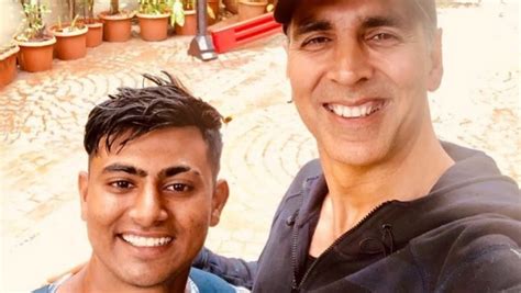 Akshay Kumar Shares A Shirtless Pic On Birthday And Urges Fans To Stay Fit Naturally 🎥 Latestly
