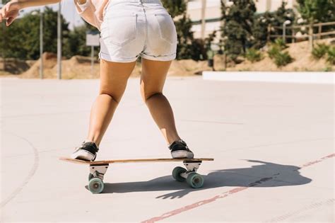 Mädchen Auf Skateboard Kostenlose Foto