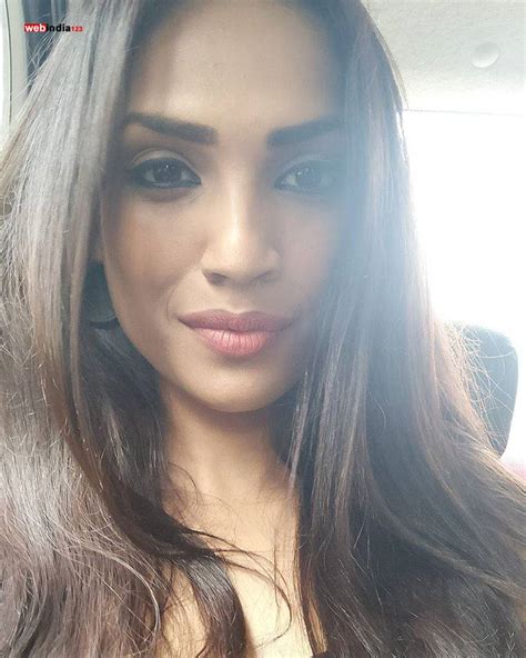 Shruthy Menon Shruthy Menon Photo Gallery Shruthy Menon Videos Actress Shruthy Menon