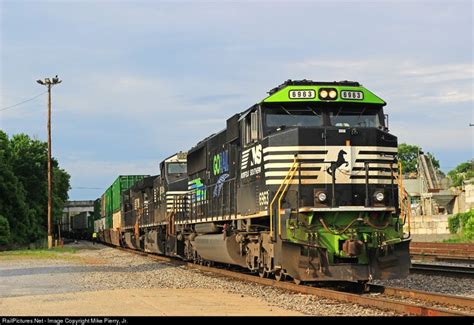 Railpictures Net Photo Ns 6963 Norfolk Southern Emd Sd60e At Bristol Virginia By Mike Pierry