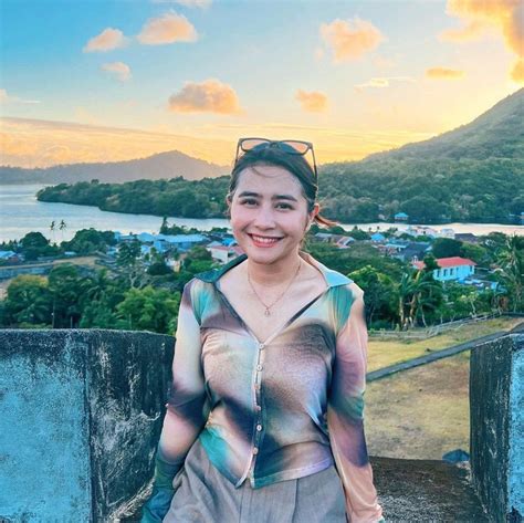 7 Potret Prilly Latuconsina Rayakan Ultah Di Tempat Impian Hunting Hiu