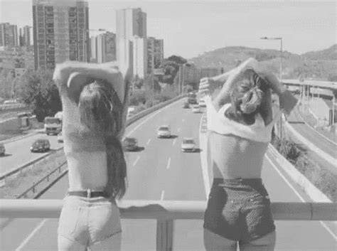 Friends Incondicional  Friends Incondicional Topless Discover