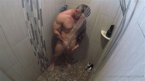 Muscle Guy Spied In The Shower