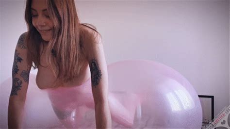 Lustica Custom 52 Diving Naked In Pink Wubble Bubble Hd Lustica