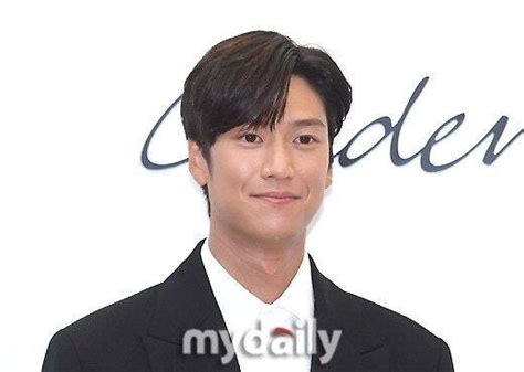 단독 군 면제 나인우 넷플릭스 24분의 1 로맨스 주인공