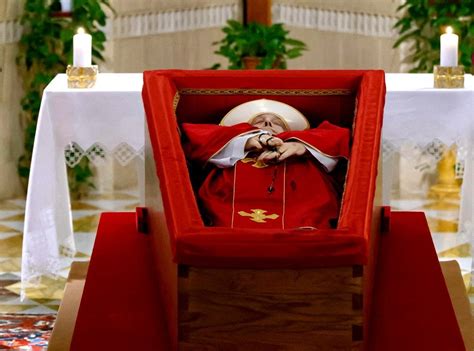Vaticano Difunde Primeras Imágenes Del Papa Francisco En Su Féretro