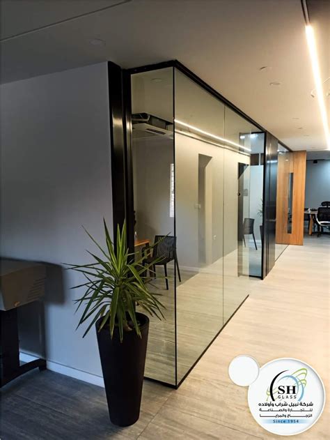 قواطع الزجاج تضيف شفافية و شركة نبيل شراب وأولاده للزجاج