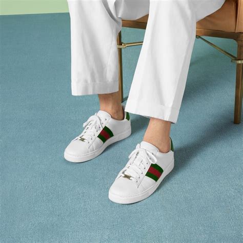 白色牛皮革gucci Ace系列饰织带男士运动鞋 古驰gucci中国官方网站