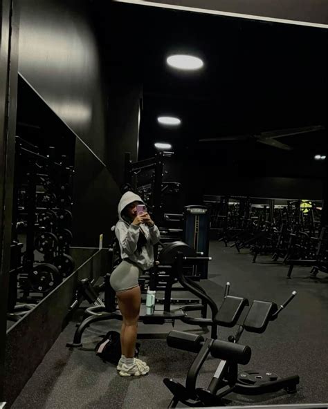 Astheic Gym Pic Instagram Post In Gym Dark Feminine Gym Aesthetic