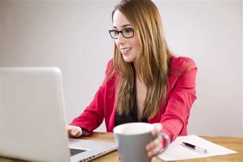 職場での両思いは雰囲気でわかる！確信した瞬間10選※既婚者同士の場合も！？