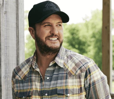 Dream Team Returns To Host Cma Awards