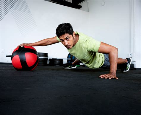 Tenoch Huerta Julianna Donovan