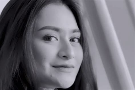 Heboh Nathalie Holscher Mendadak Umumkan Lepas Hijab