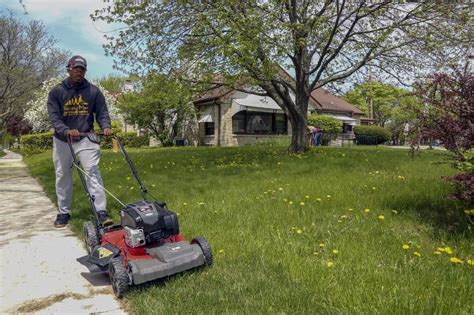 This Man Is On A Mission To Mow Lawns In All 50 States Here And Now