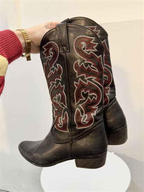 Tejanas Negras Con Costura Roja Peppers Second Hand