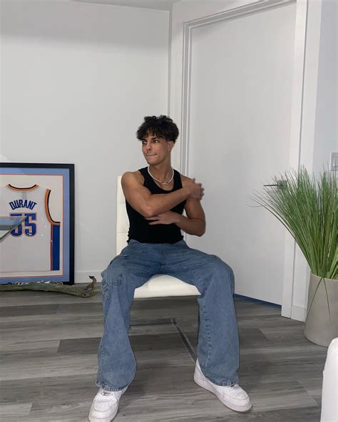 Derek Graziano †⩜ Instagram