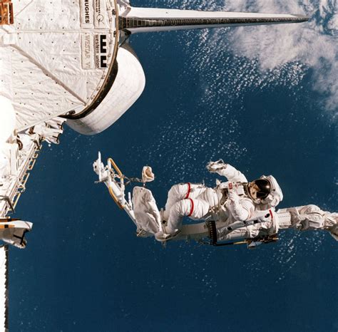Bruce Mccandless First Astronaut To Float Untethered In Space Dies At 80