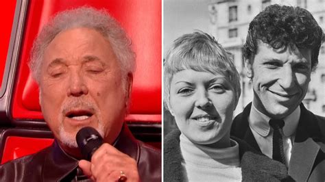 Tom Jones Performs Heartbreaking Tribute To His Late Wife On The Voice