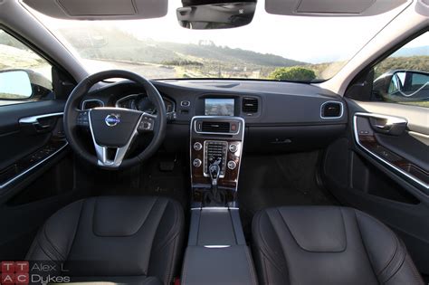 Volvo V60 Cross Country 2015 Now Station Wagon 5 Door Outstanding Cars