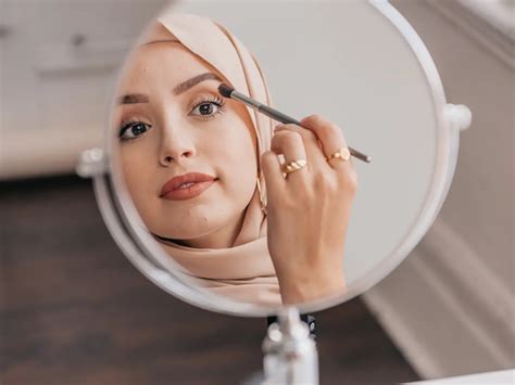 Cara Memakai Make Up Natural Untuk Pemula Saubhaya Makeup