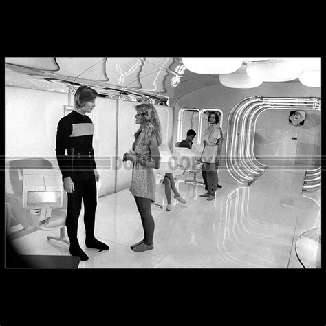 Photo F027112 Farrah Fawcett Jenny Agutter Michael York Logans Run