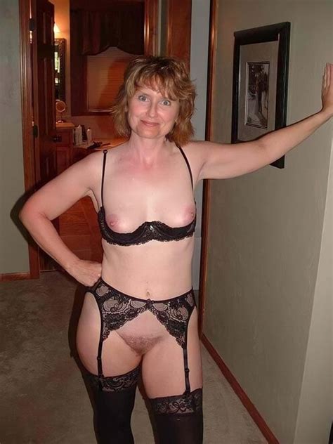 Album 036 Amateur Wife With Garter Belt From The Web 39 Porn Pic