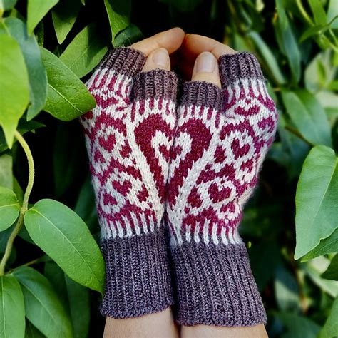 Ravelry Spread Your Love Mitts Pattern By Ducathi