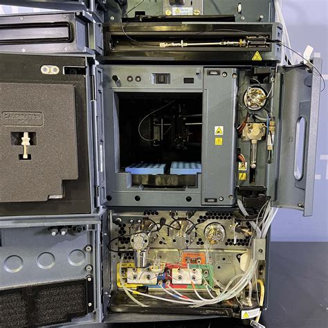 Waters Acquity Uplc System With Sample Manager Ftn Quaternary Solvent Manager And Tuv Detector