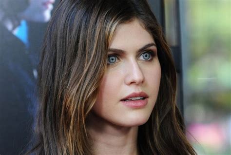 Foto Di Alexandra Daddario Pale Blue Eyes