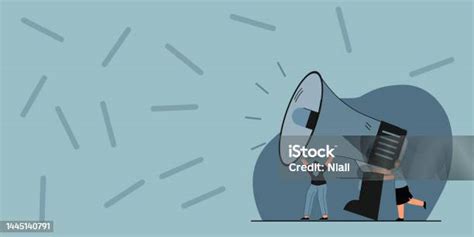 메가폰을 들고 클라우드를 채팅하기 위해 서로 아이디어를 공유하고 있는 사람들 그룹 서로 새로운 발표를 하는 마피아 라인 그리기 개념에 대한 스톡 벡터 아트 및 기타 이미지