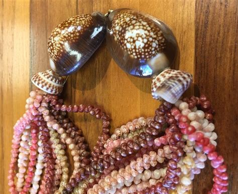 Niʻihau Collectors Lei 37 12 Strand Mauna Loa Maui Hands