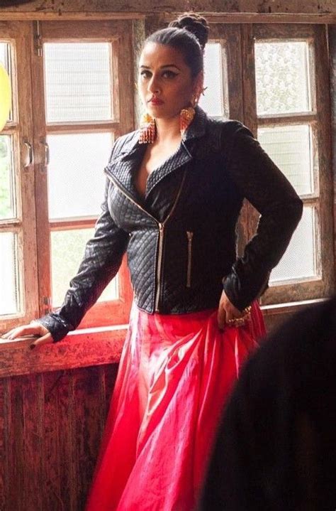 Pin By Dhaval Shingala On Vidya Balan Beautiful Bollywood Actress Beautiful Women Videos