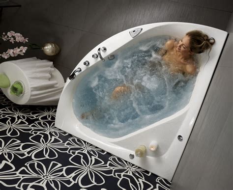 Small Jacuzzi Bathtubs
