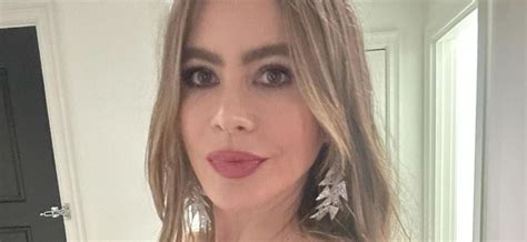 Sofia Vergara Highlights Braless Beach Curves In Italy