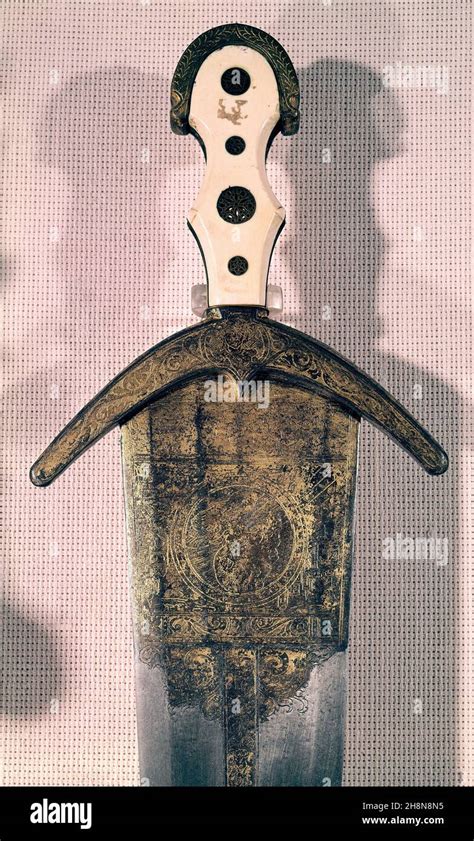 Espada Corta S Xvi Llamada Cinquedea Location Museo Lazaro Galdiano
