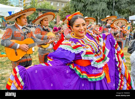 Mexican Mariachi Dancers