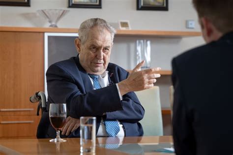 Miloš Zeman Je V Nemocnici Rodina Chystá Vyjádření K Jeho Stavu Cnn Prima News
