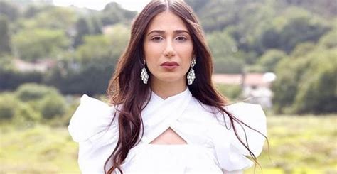 Esin İris Dans Edelim Mi Ile Artık Daha Alternatif Sularda Molatik Müzik