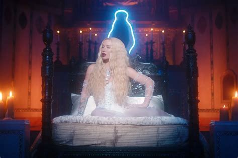 Iggy Azalea Ft Quavo Savior