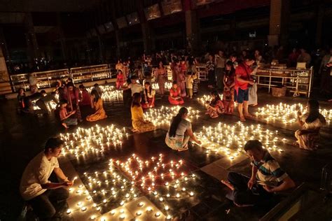သီတင်းကျွတ်လပြည့်ညကို အကျည်းတန်စေခဲ့သော စစ်တပ်ရဲ့ ဗုံးကြဲမှု Myanmar Now