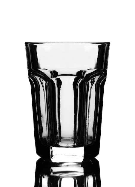 Premium Photo Empty Big And Massive Beer Pint Glass And Reflection