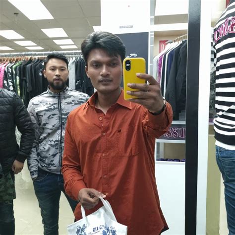 Capture Your Style Mall Selfie Moments