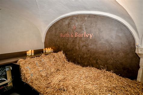 Kijk Dompel Je Onder In Een Warm Bubbelbad Vol Gist Gerst En Hop Terwijl Je Zelf Een Biertje