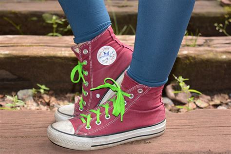 무료 이미지 구두 여름 신병 다리 좀도둑 봄 녹색 빨간 색깔 푸른 담홍색 여가 십대 운동화 반대 신발류 척 2992x2000